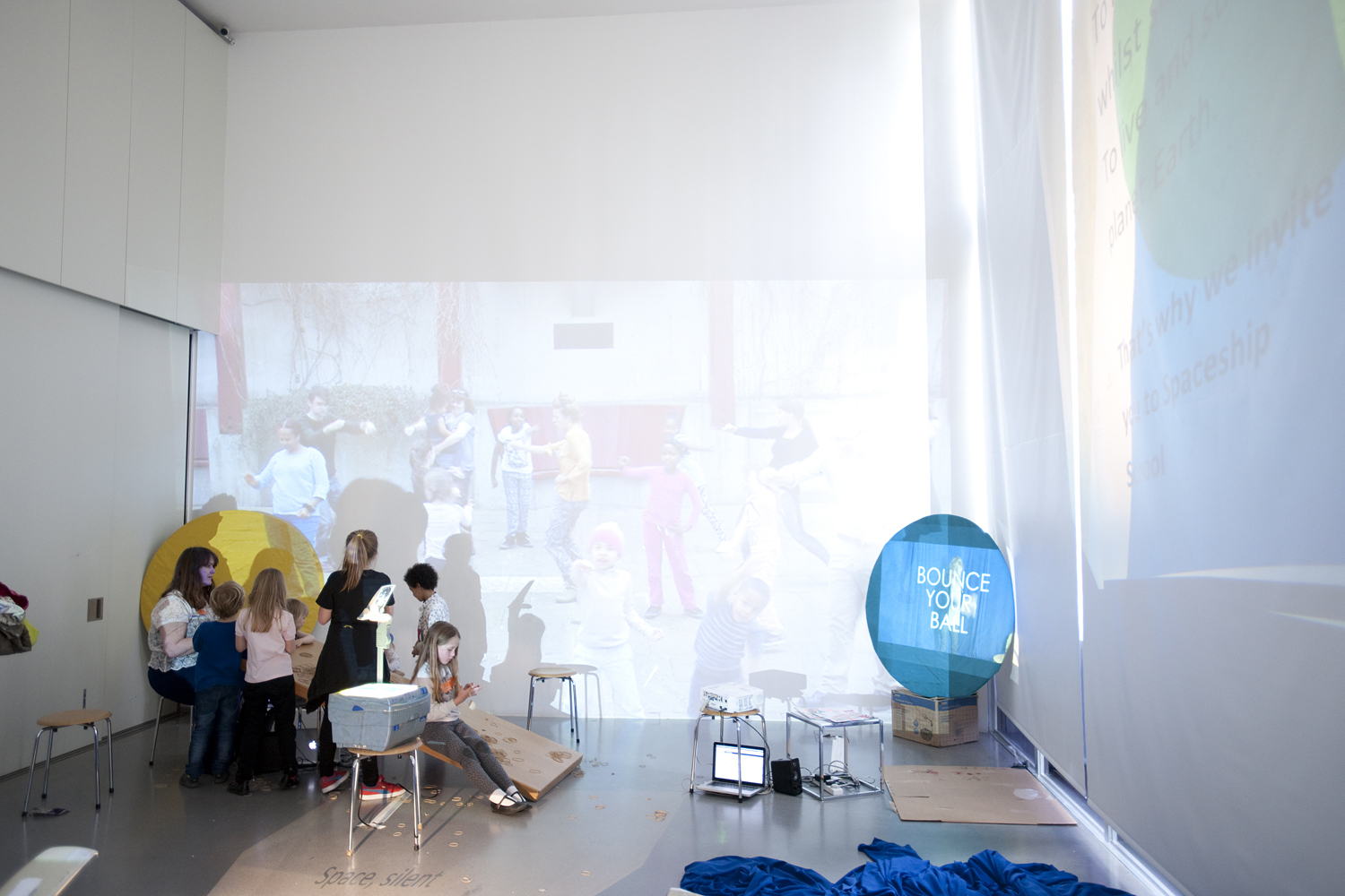 Spaceship School – THE DREAM BUREAU – DAN SCOTT